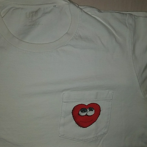 Uniqlo x KAWS | Shirts | Uniqlo Kaws Collab Fits Like A M | Poshmark